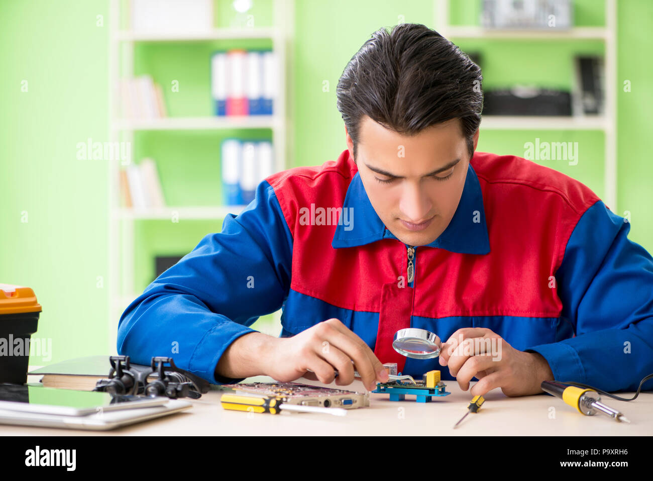 Computer engineer repairing broken desktop Stock Photo - Alamy