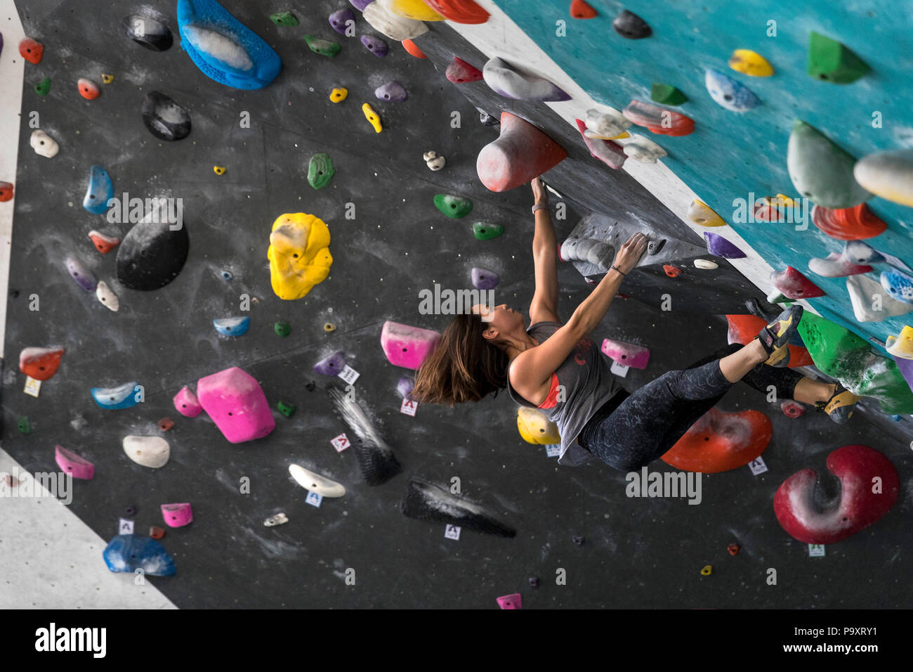 Overhanging wall hi-res stock photography and images - Alamy