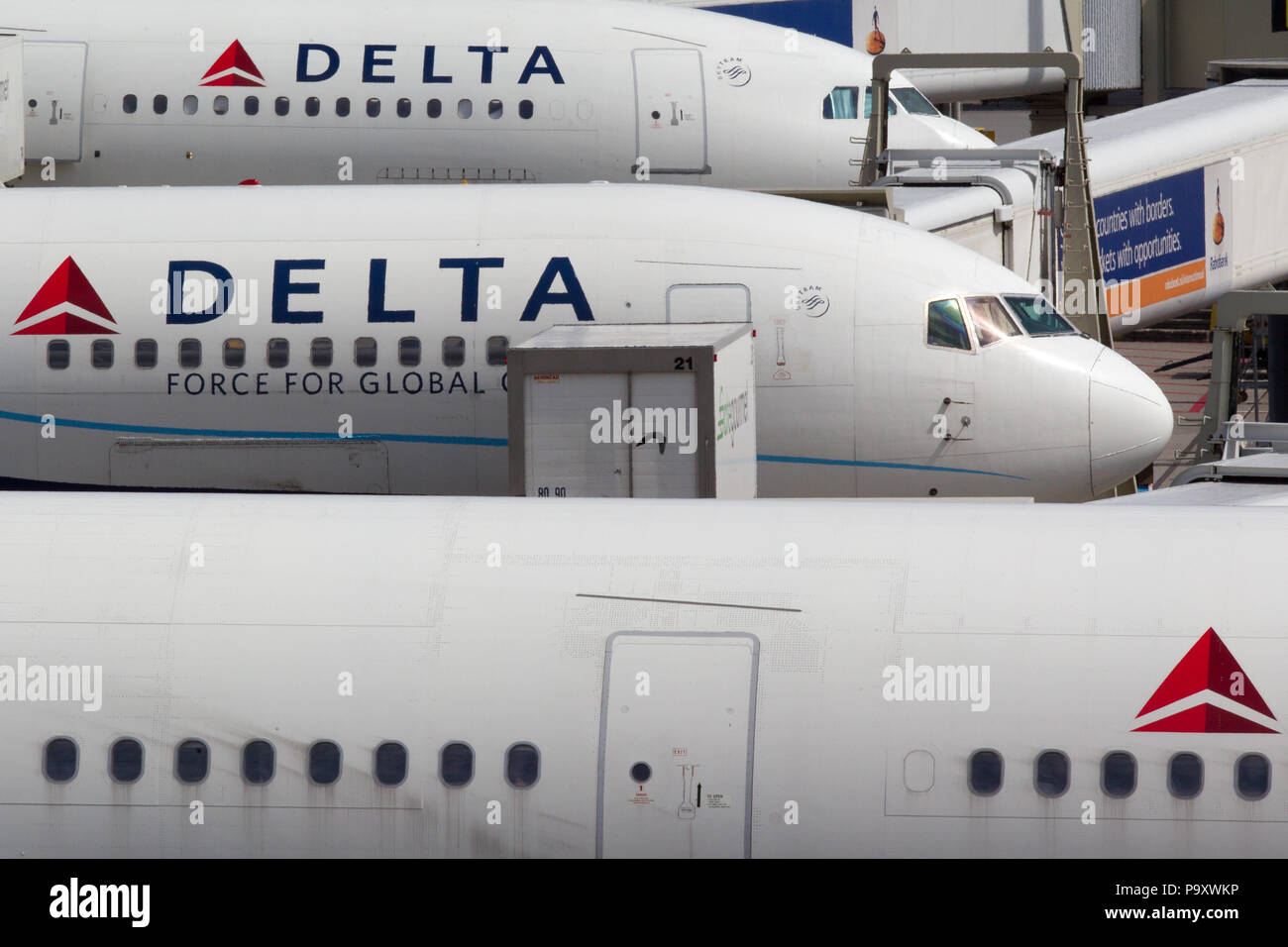 Us airliners hi-res stock photography and images - Alamy