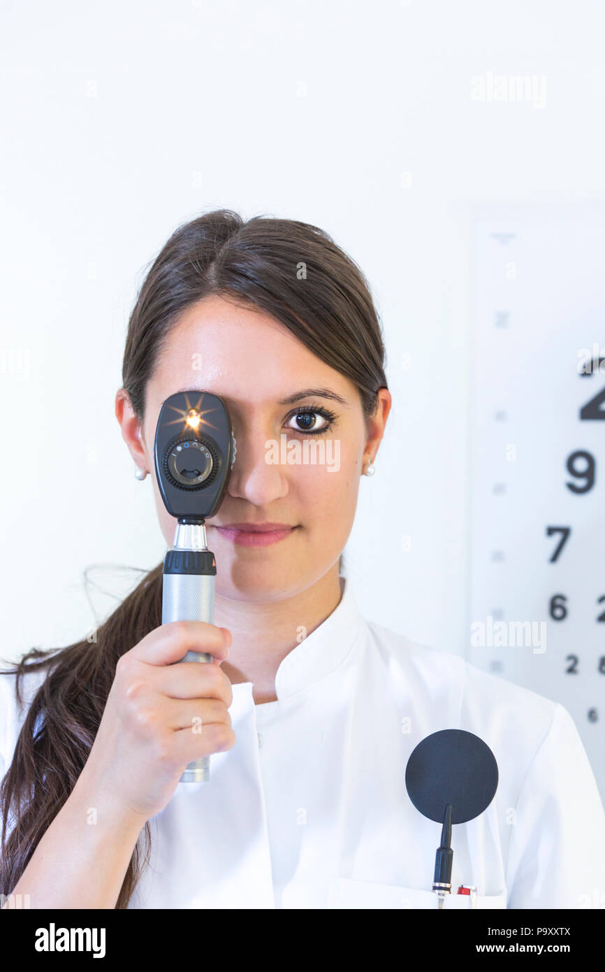Ophthalmoscope hi-res stock photography and images - Alamy