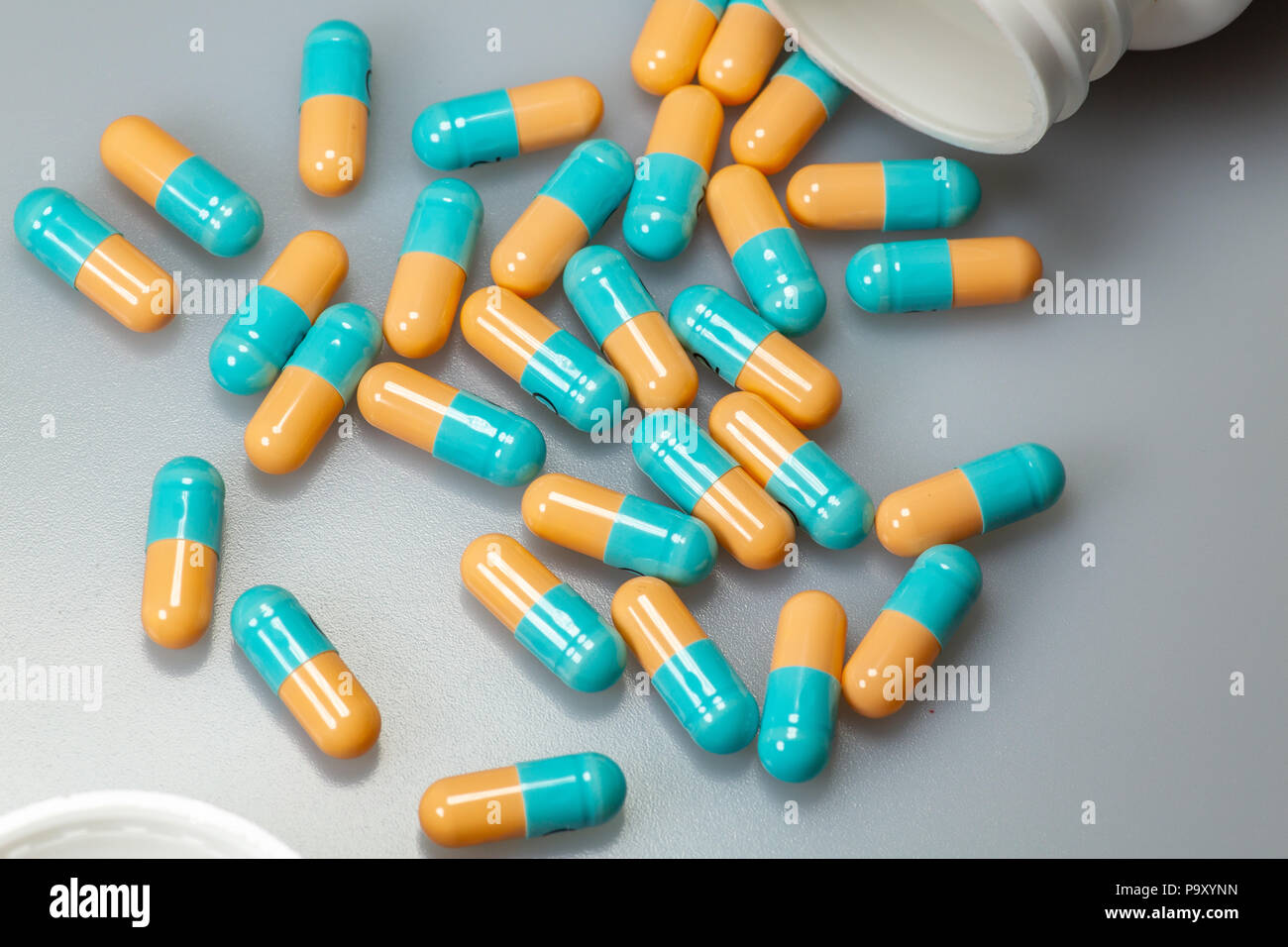 Capsules pill bottle hi-res stock photography and images - Alamy