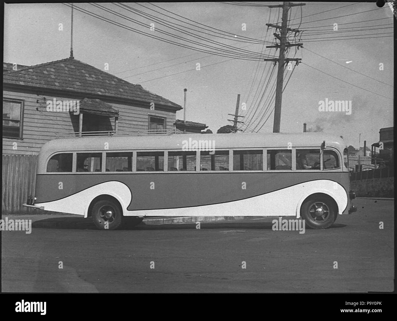 257 SLNSW 32099 Bus Syd Wood body Stock Photo - Alamy