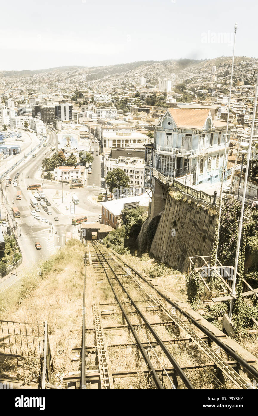 Valparaiso chile funicular elevator hi-res stock photography and images ...