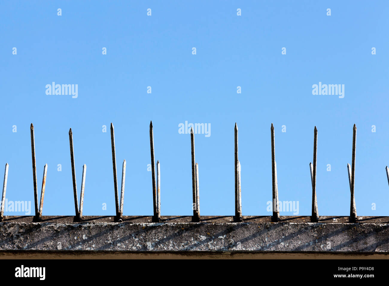 Spiked top fence hi-res stock photography and images - Alamy