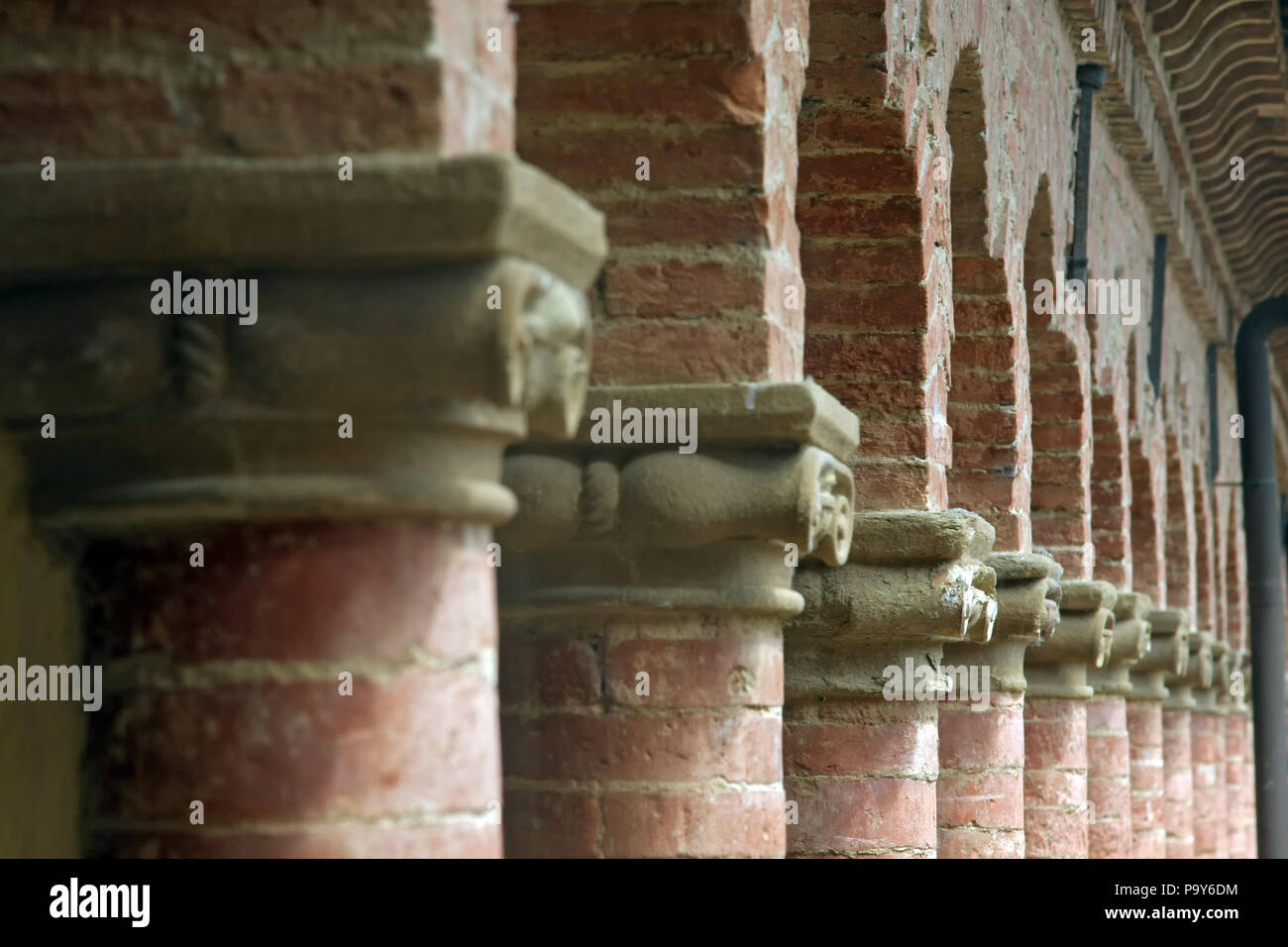Shallow arches hi-res stock photography and images - Alamy