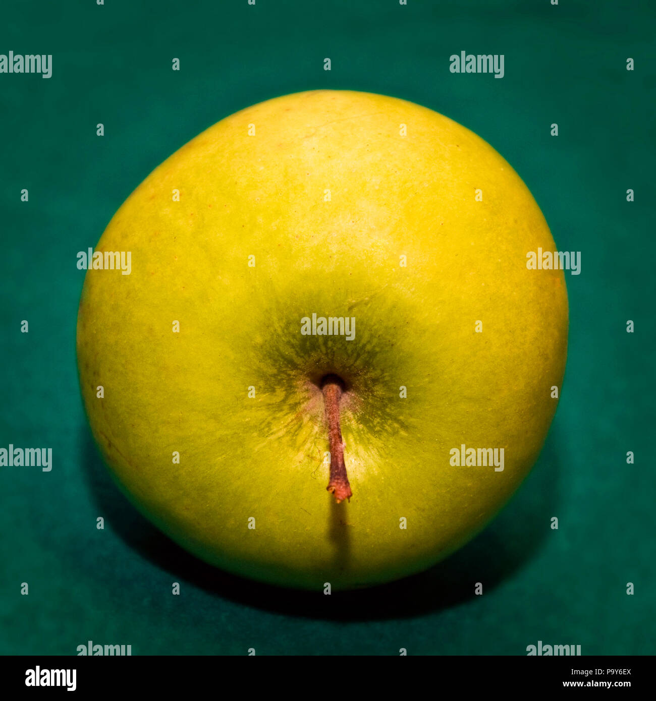 Golden apple images hi-res stock photography and images - Alamy