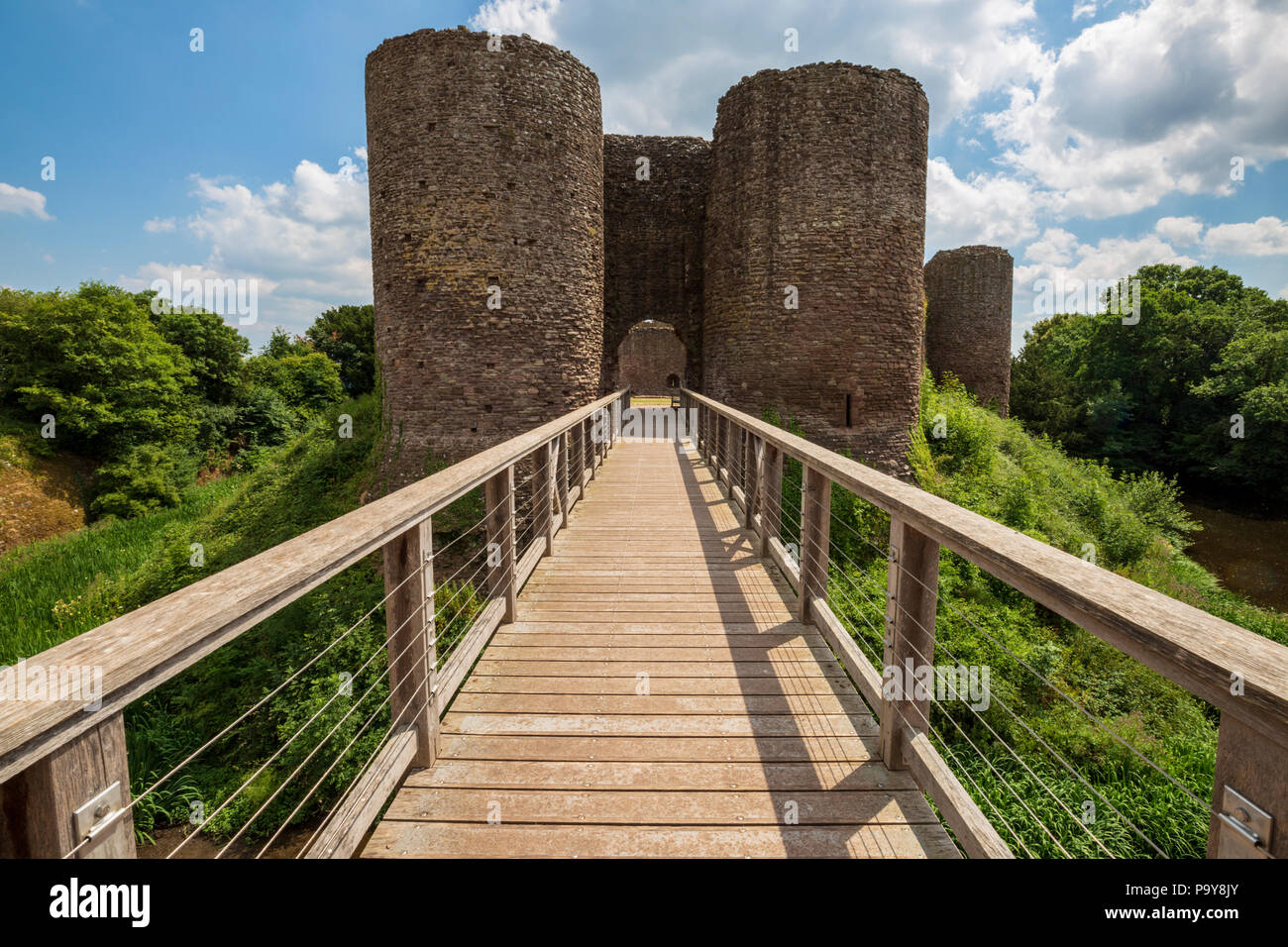 Bridge over outer moat hi-res stock photography and images - Alamy