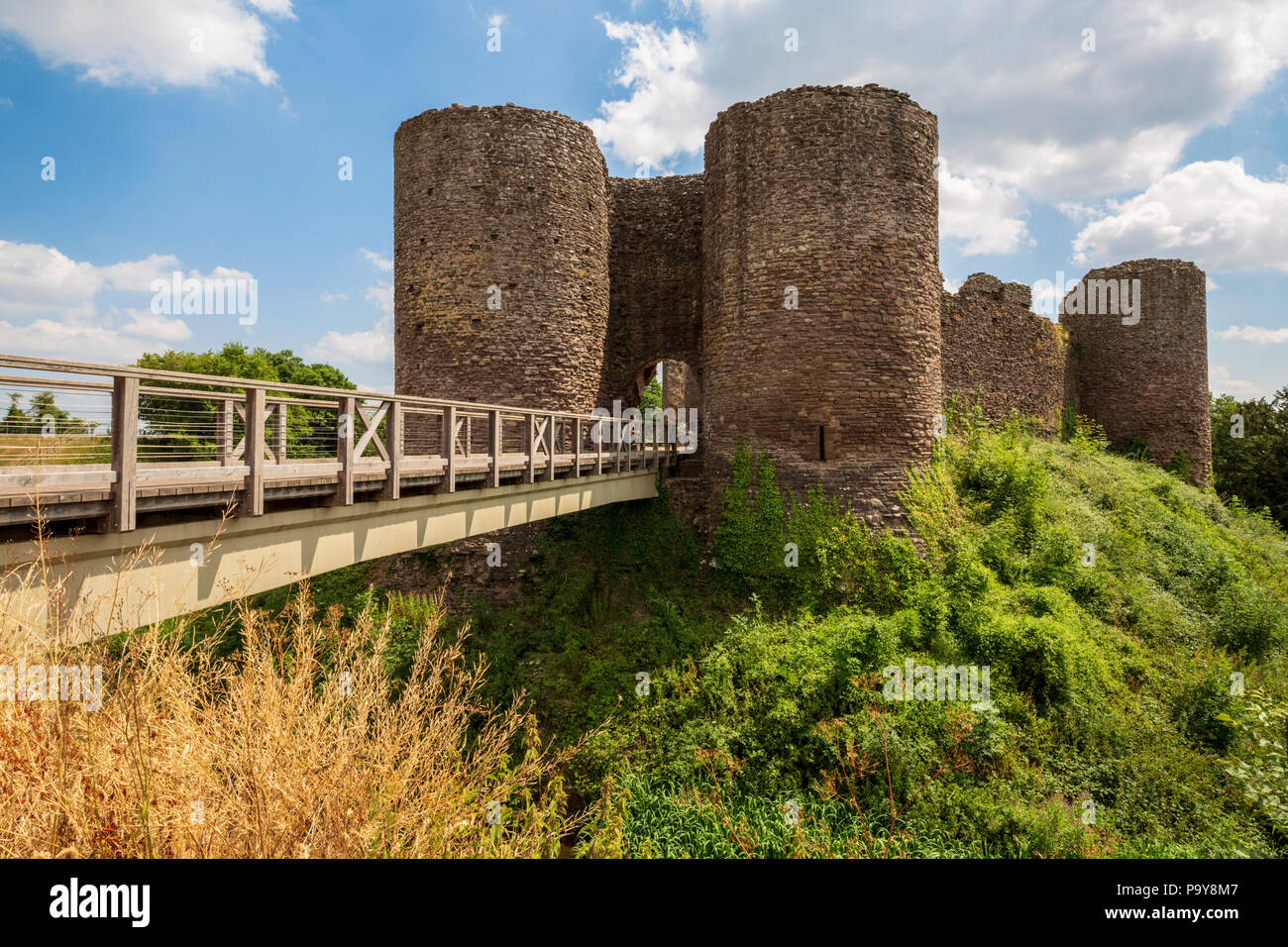 Bridge over outer moat hi-res stock photography and images - Alamy
