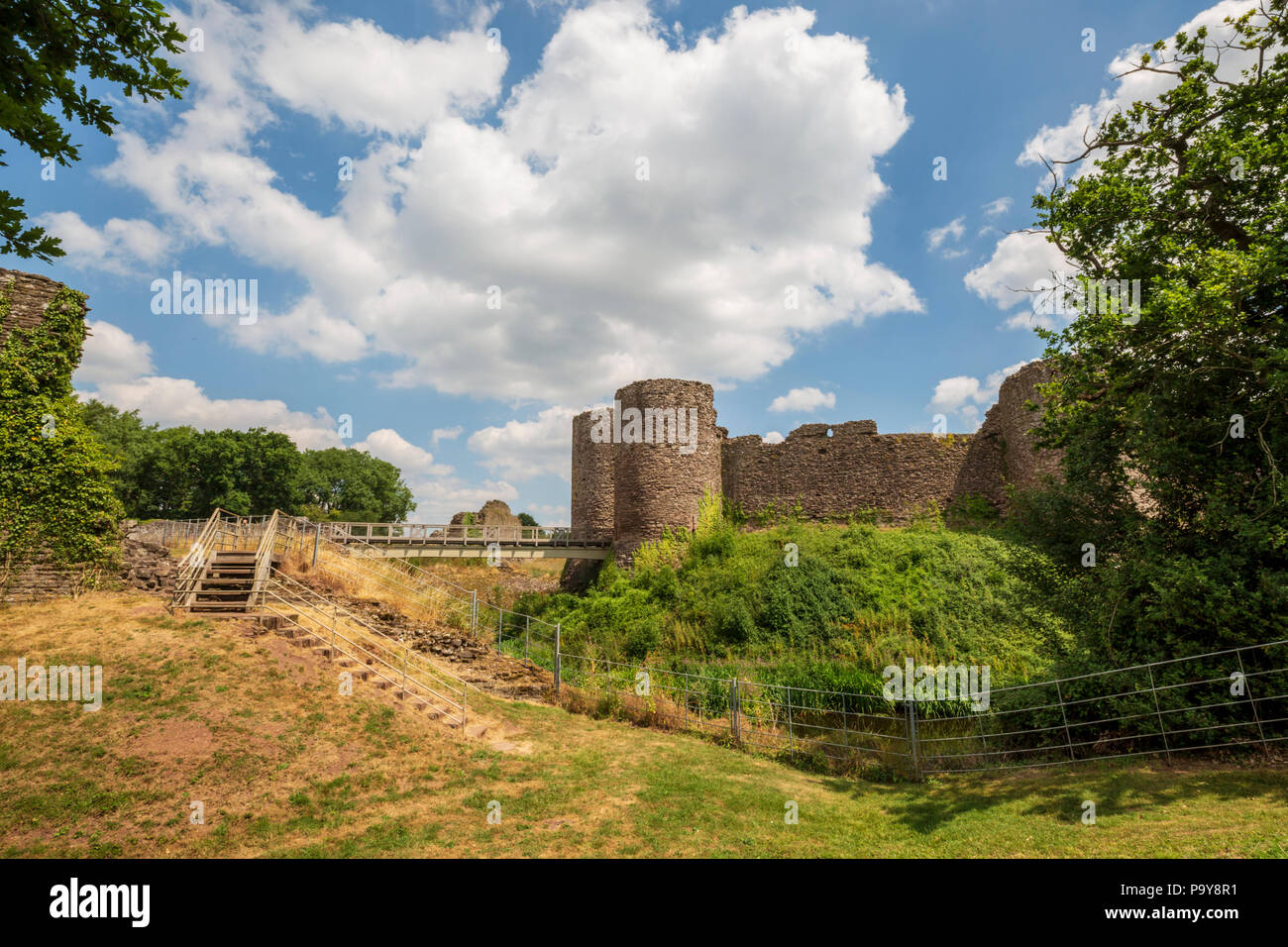 Bridge over outer moat hi-res stock photography and images - Alamy