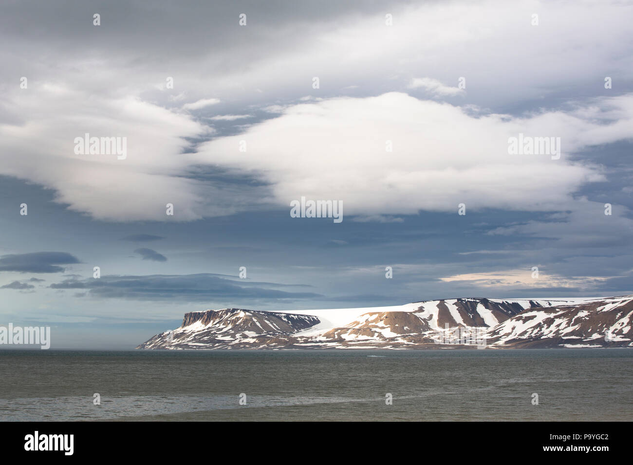 Svalbard landscape hi-res stock photography and images - Alamy