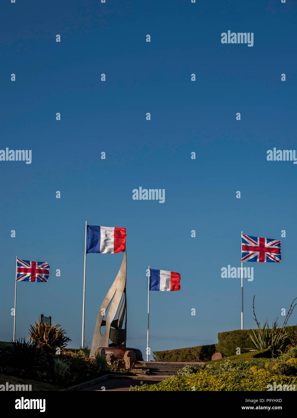 Memorial sculpture to the fallen heroes of 6 June 1944 at Sword beach ...