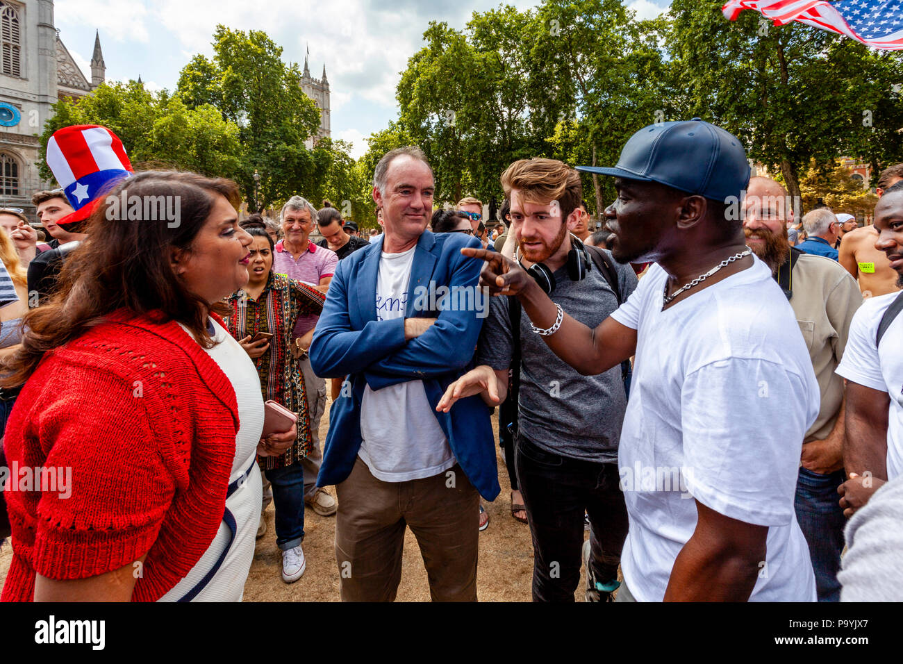Small group of people arguing hi-res stock photography and images - Alamy