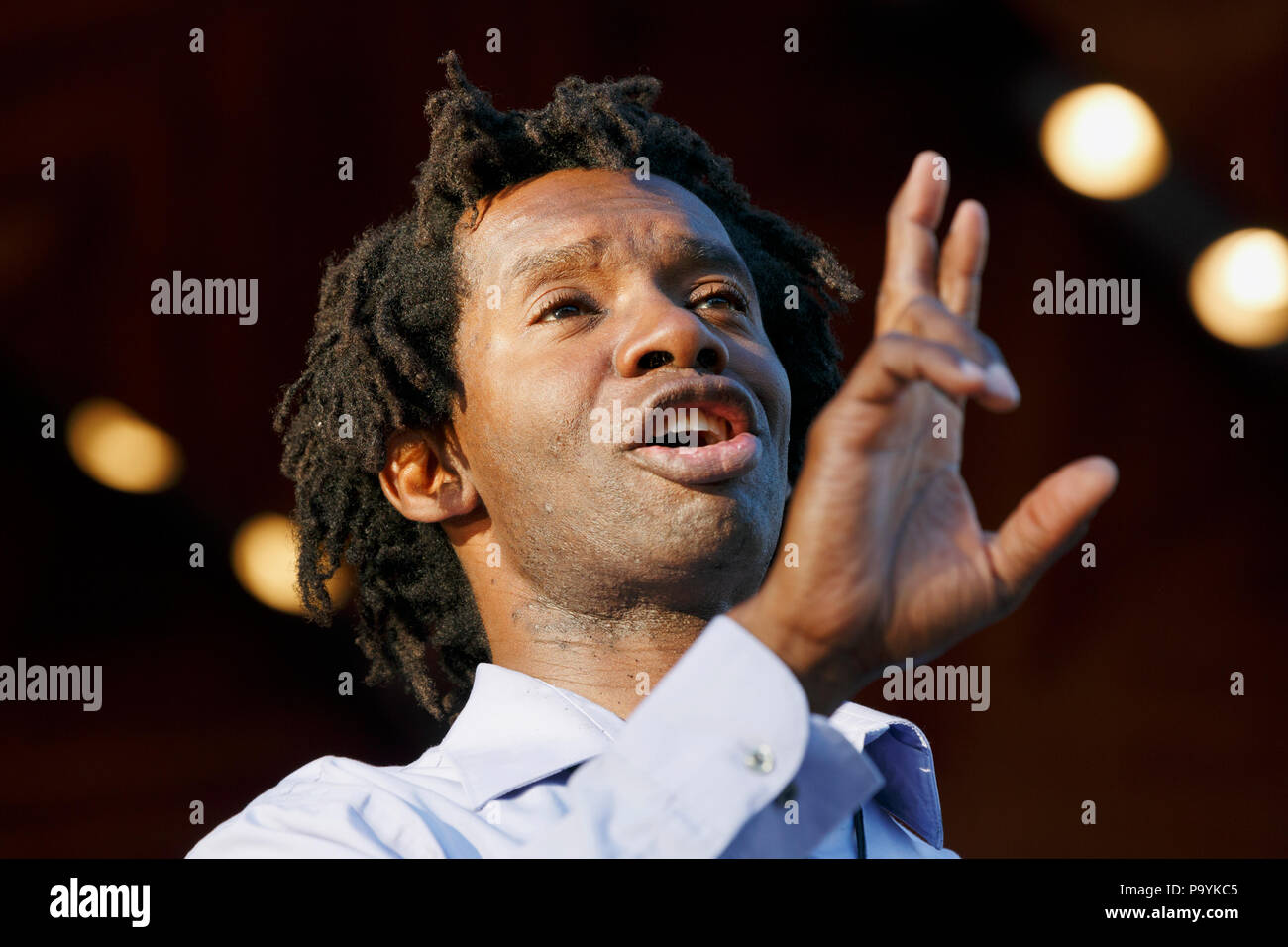 Signing sign language hi-res stock photography and images - Alamy