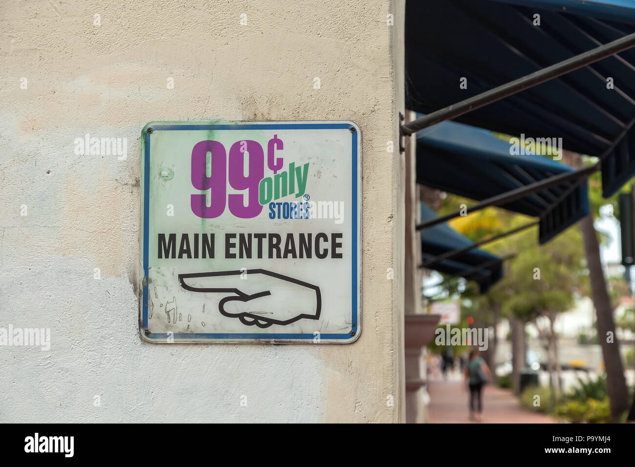 99cents sign hi-res stock photography and images - Alamy