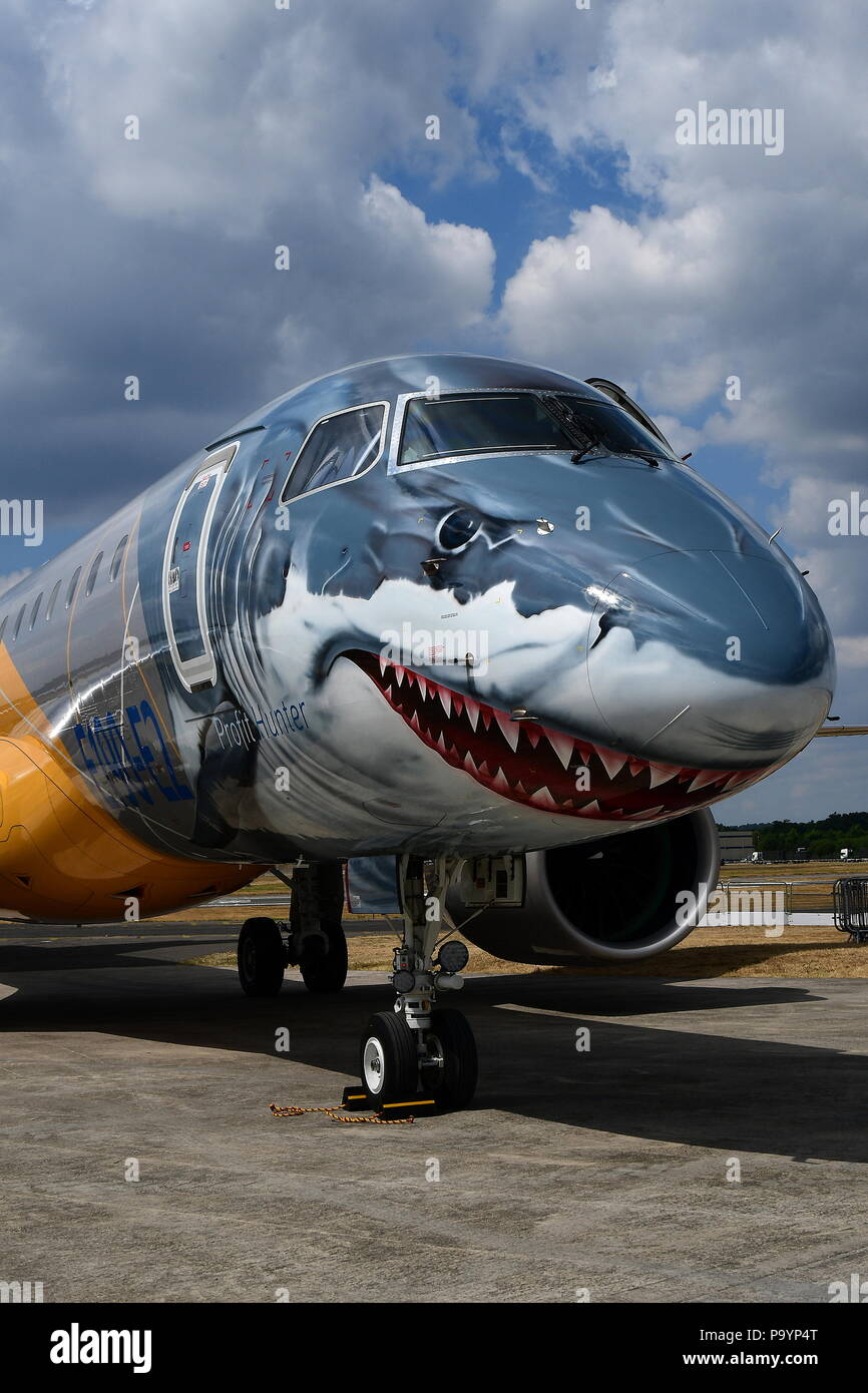 Embraer e190 e2 airliner hi-res stock photography and images - Alamy