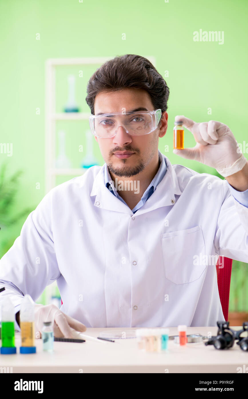 Man chemist working in the lab Stock Photo - Alamy