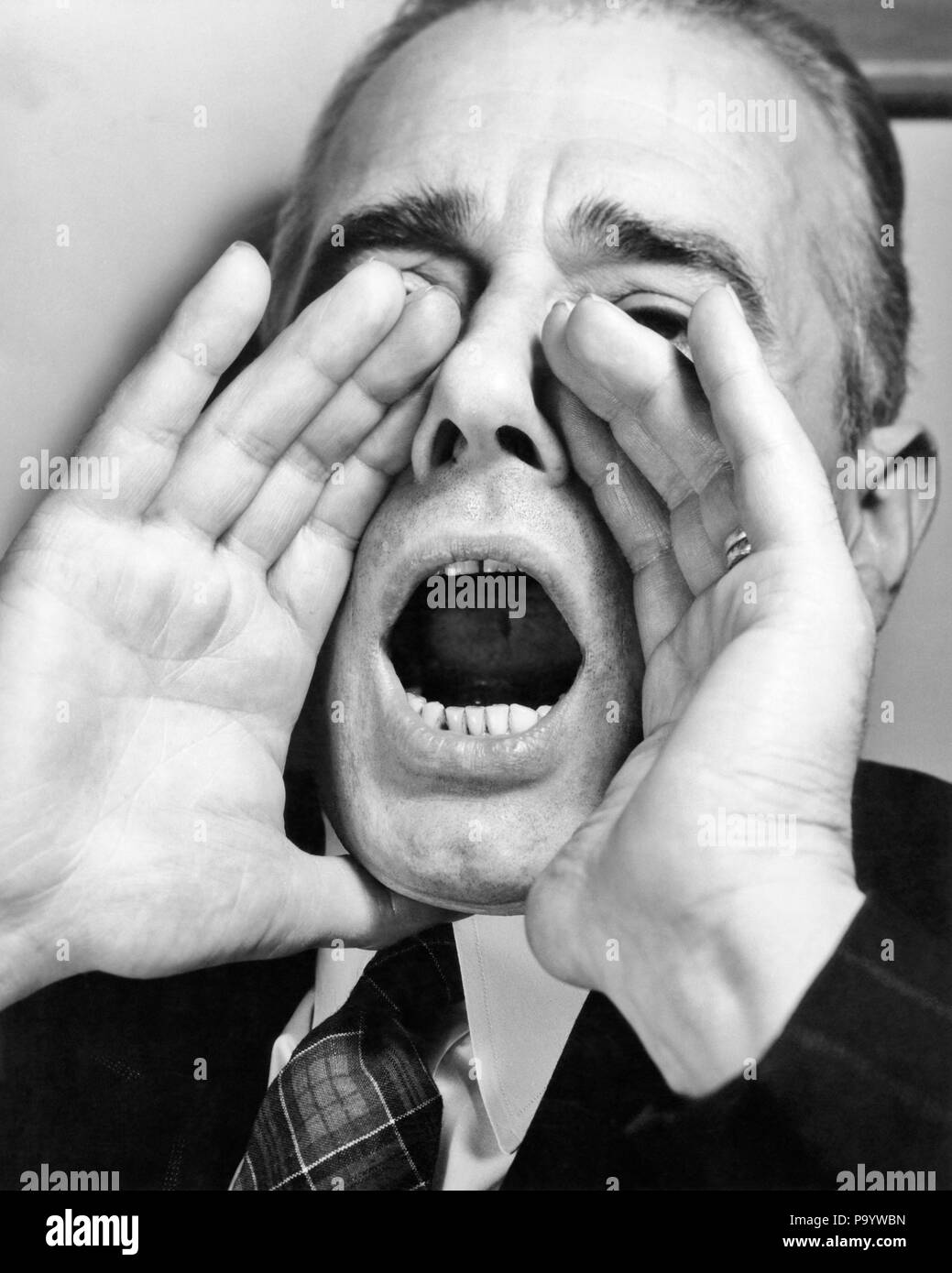 Hands cupped around mouth hi-res stock photography and images - Alamy