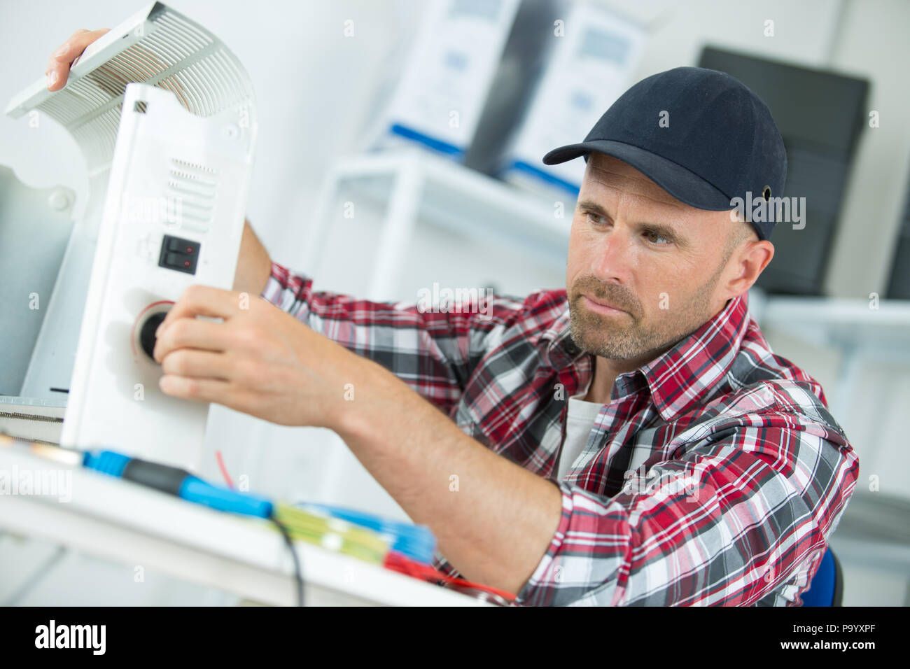 Aircon technician hi-res stock photography and images - Alamy