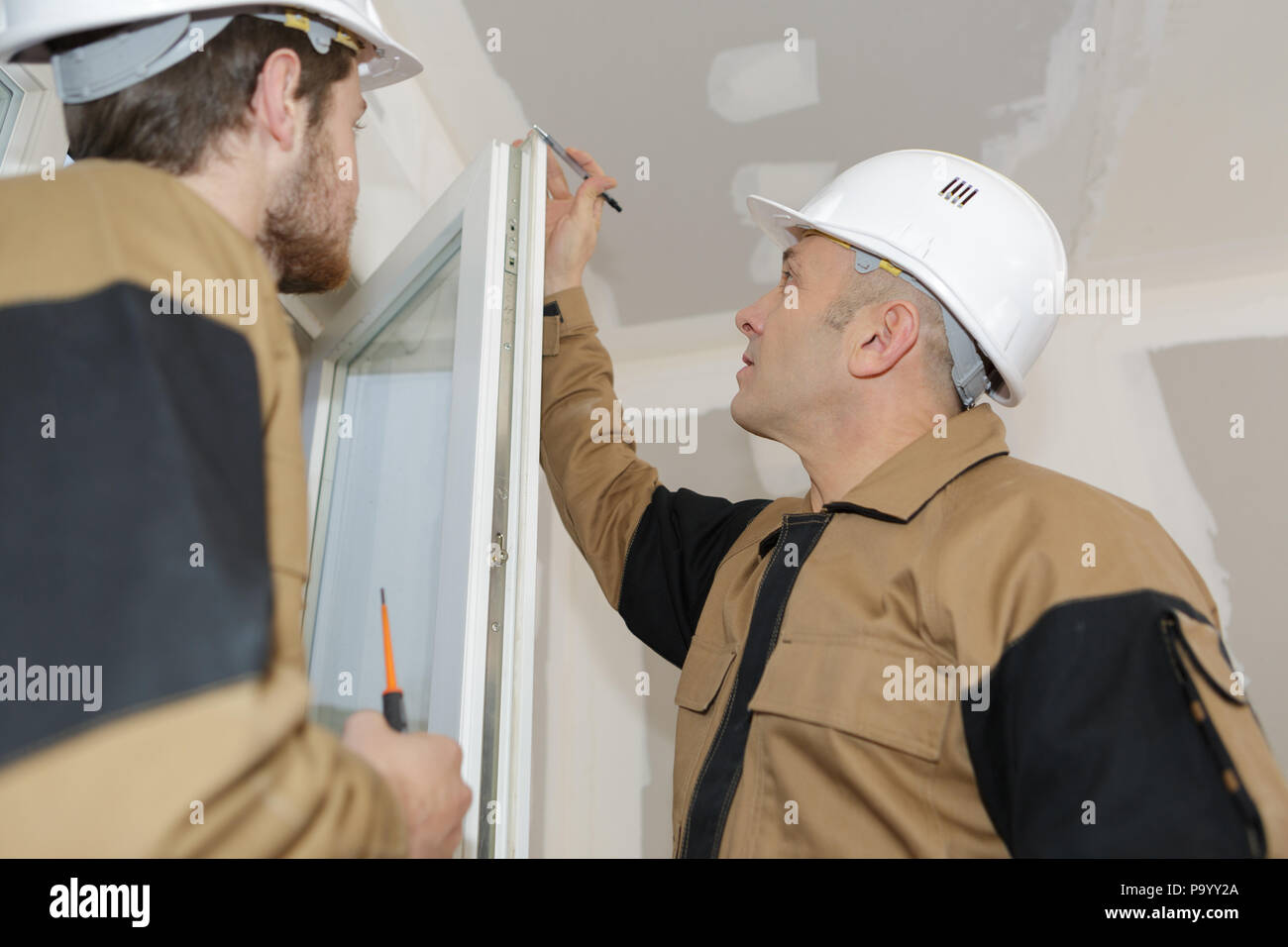 Window installer workers house hi-res stock photography and images - Alamy