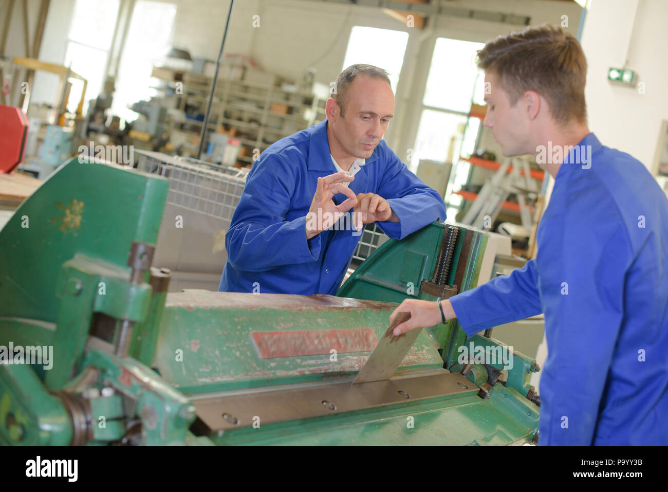 Superviser hi-res stock photography and images - Alamy