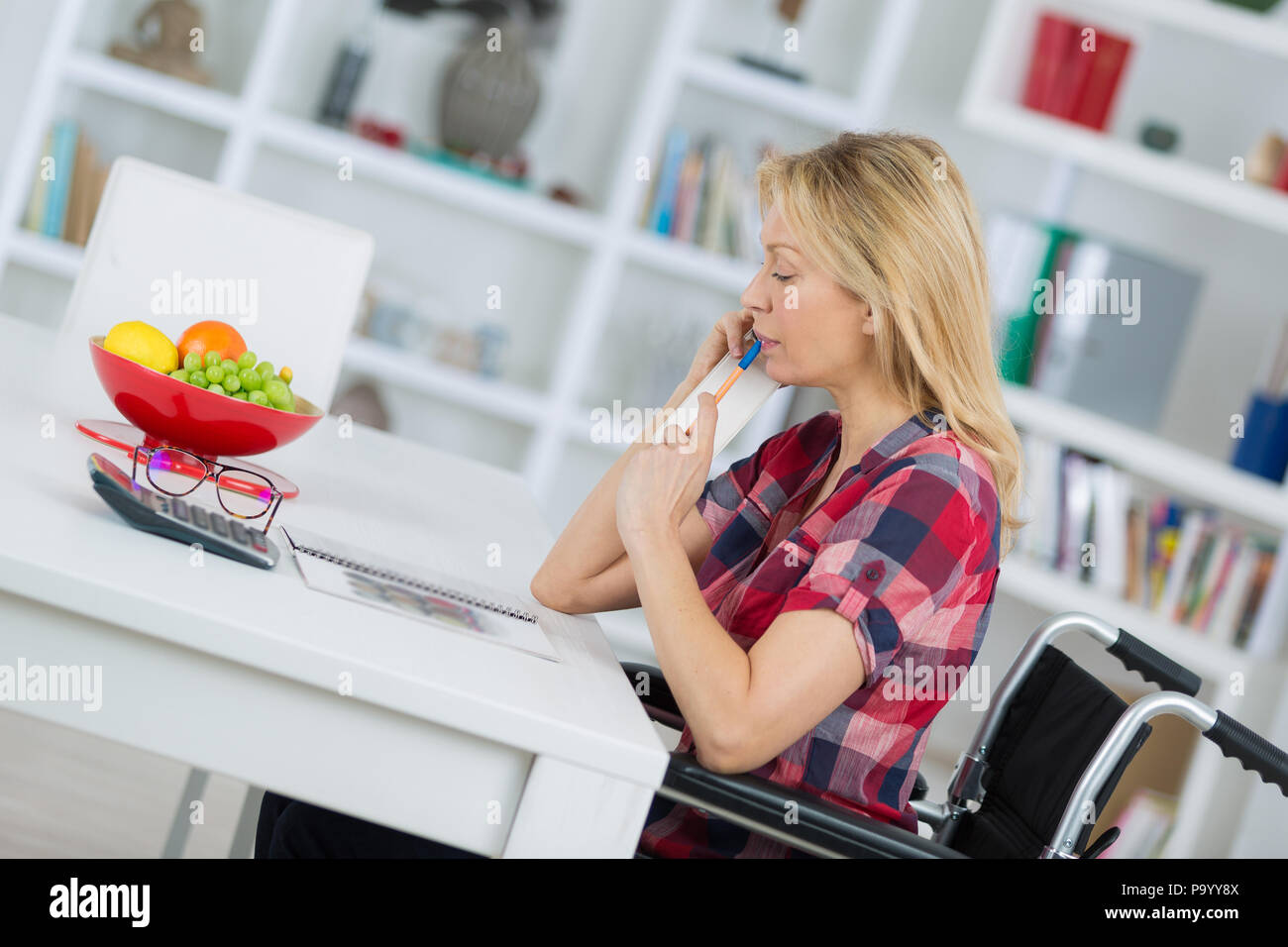 woman in wheelchair chopping vegetables in kitchen Stock Photo - Alamy