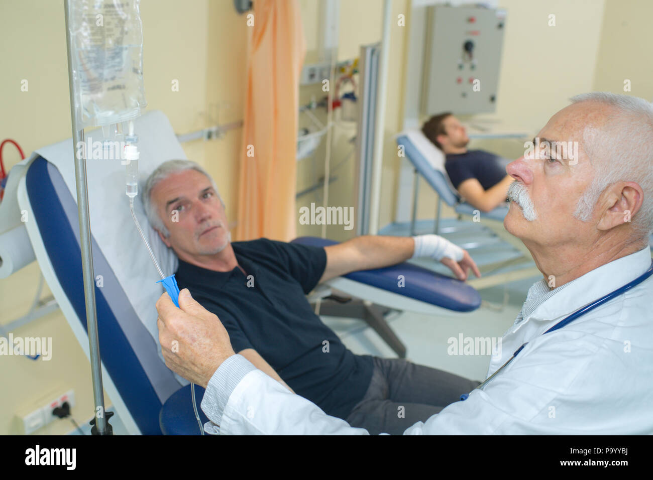 Intravenous drip surgeon hi-res stock photography and images - Alamy