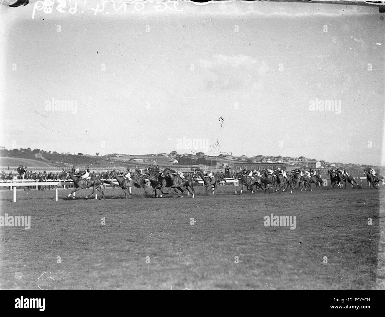 Straight line hi-res stock photography and images - Alamy