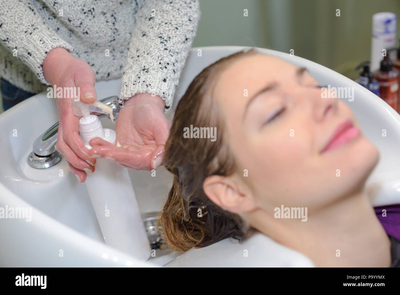 Washing procedure hairdressers hi-res stock photography and images - Alamy