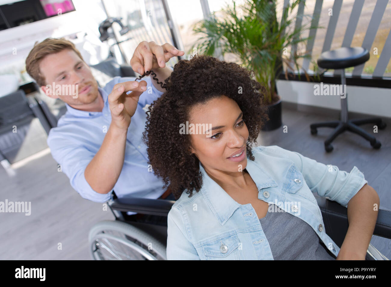 Working at a salon hi-res stock photography and images - Alamy