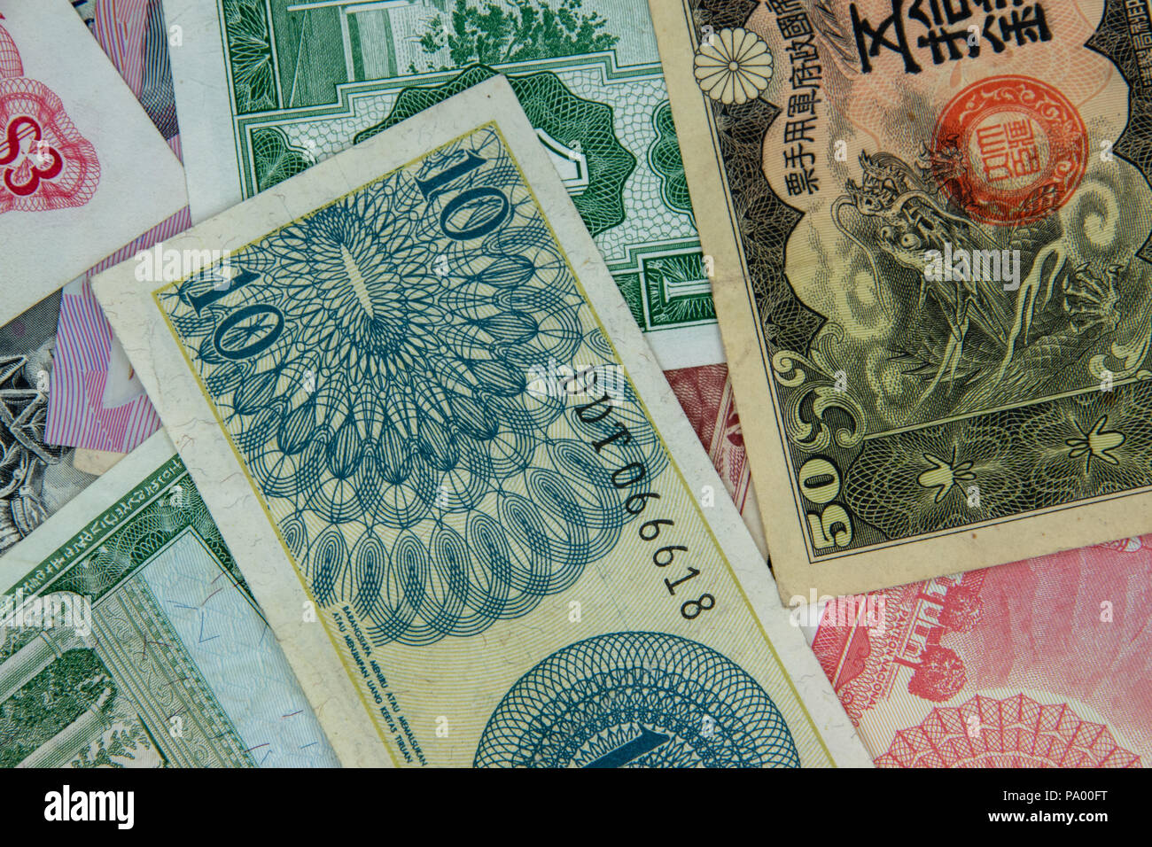 World currency note hi-res stock photography and images - Alamy
