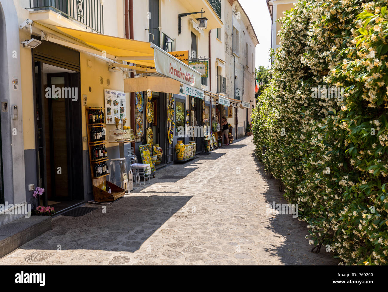 Ceramic souvenirs ravello amalfi coast hi-res stock photography and ...