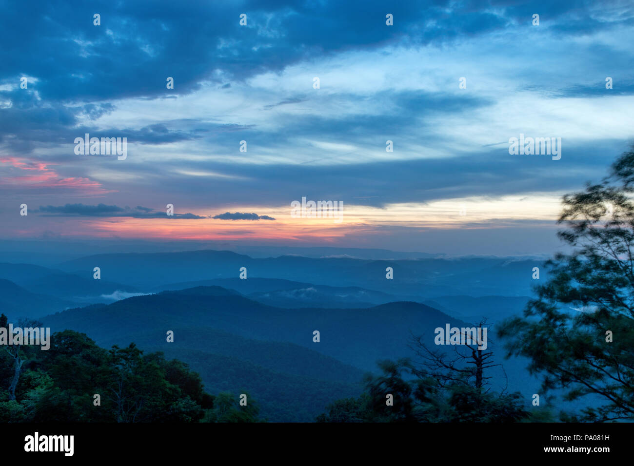 Blue ridge mountains of virginia hi-res stock photography and images ...