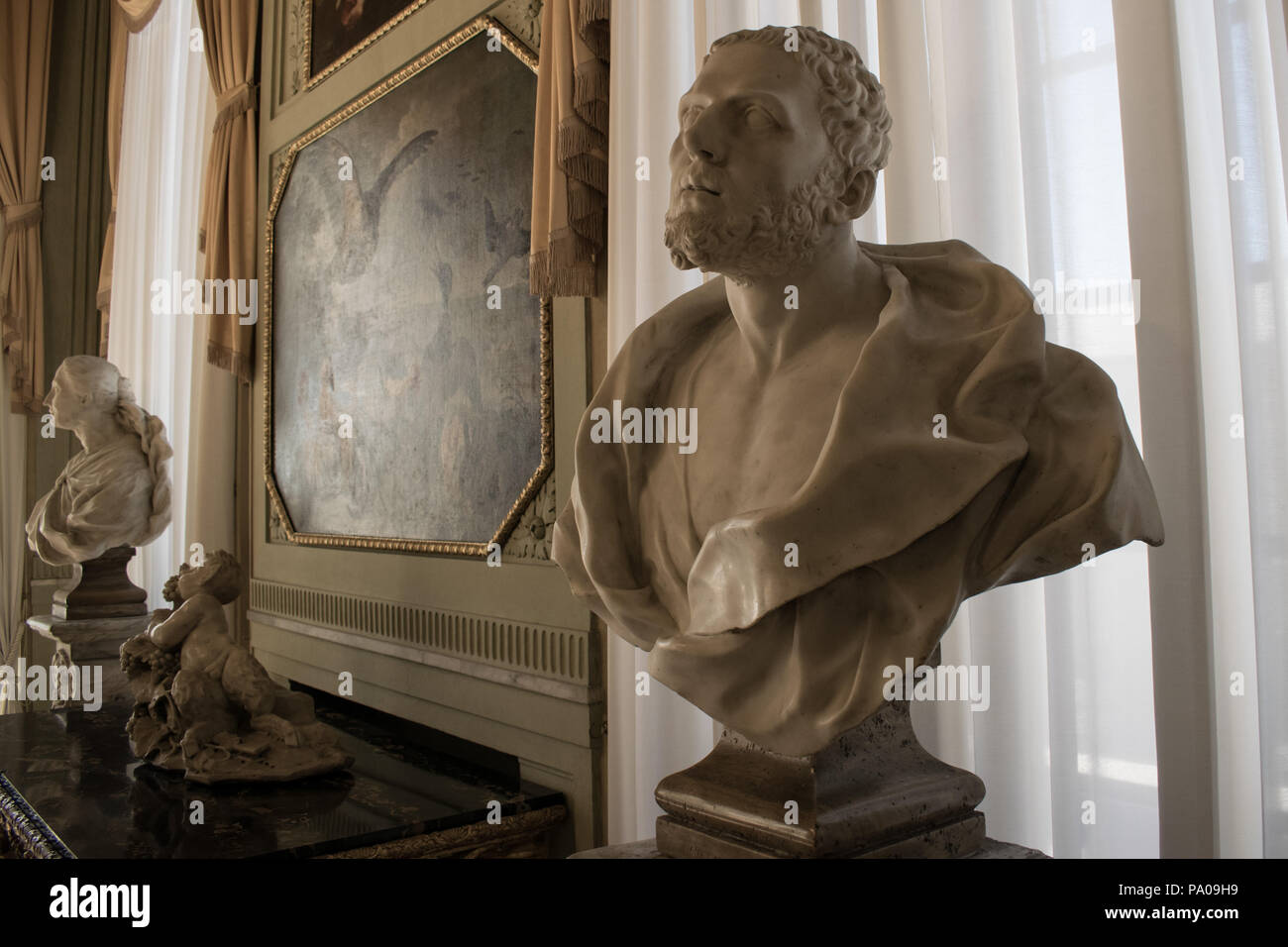 royal palace table Stock Photo - Alamy