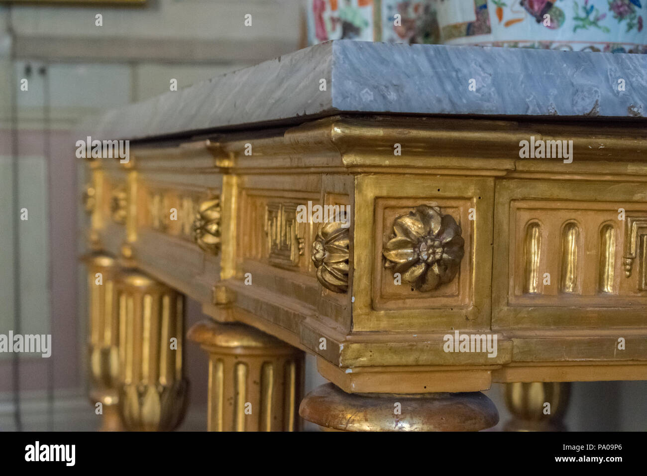 royal palace table Stock Photo - Alamy