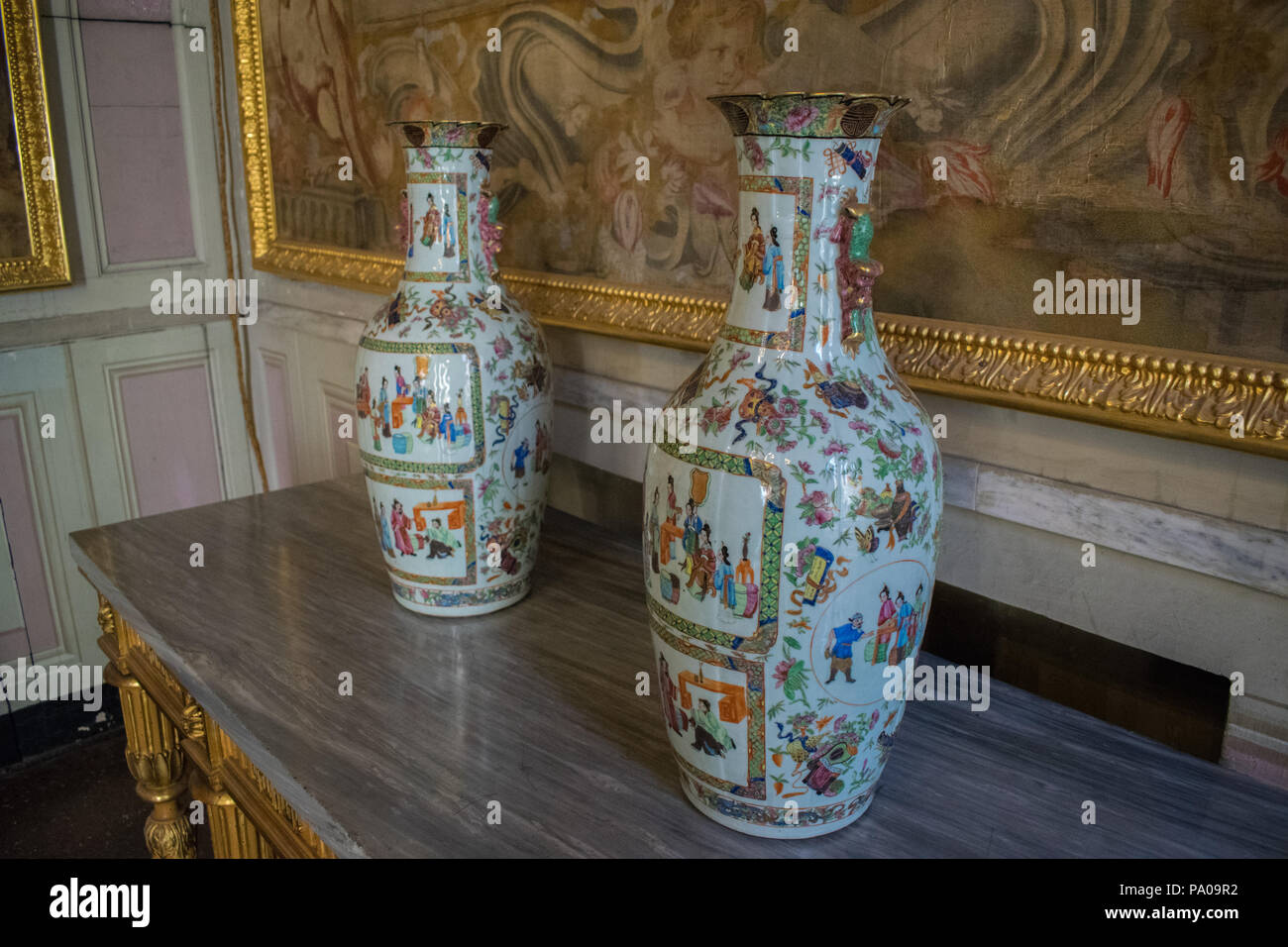 royal palace table Stock Photo - Alamy