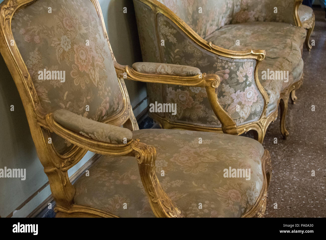 throne in a royal palace Stock Photo - Alamy