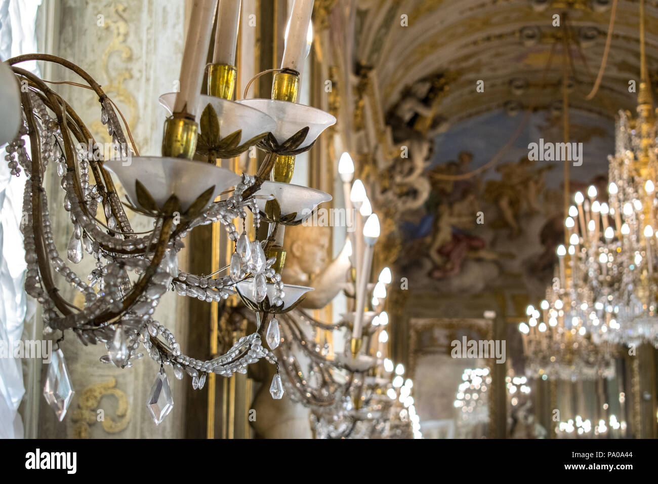 Palace chandelier hi-res stock photography and images - Alamy