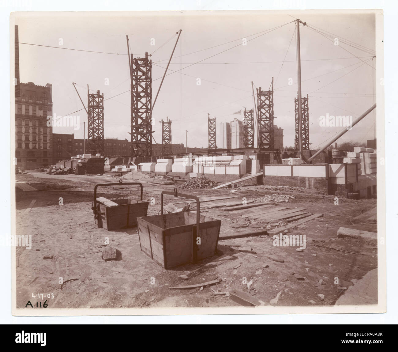 633 Exterior marble work - initial construction of the Fifth Avenue ...