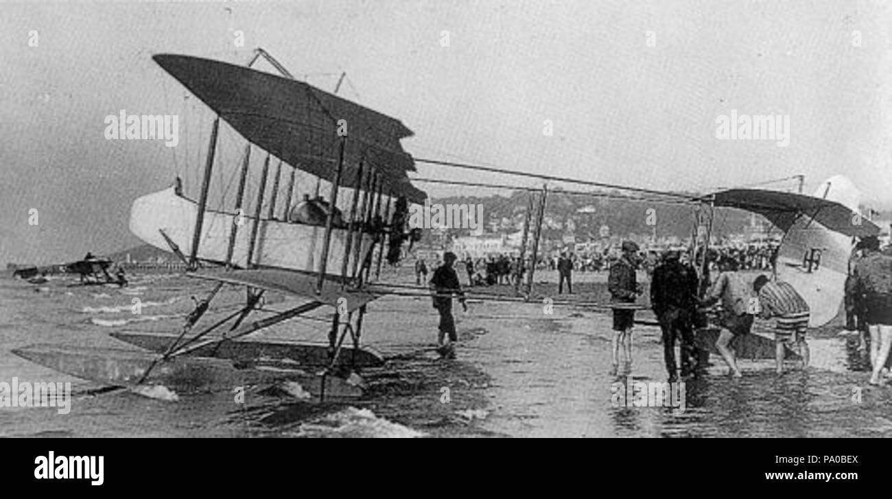 Airplane floats hi-res stock photography and images - Alamy