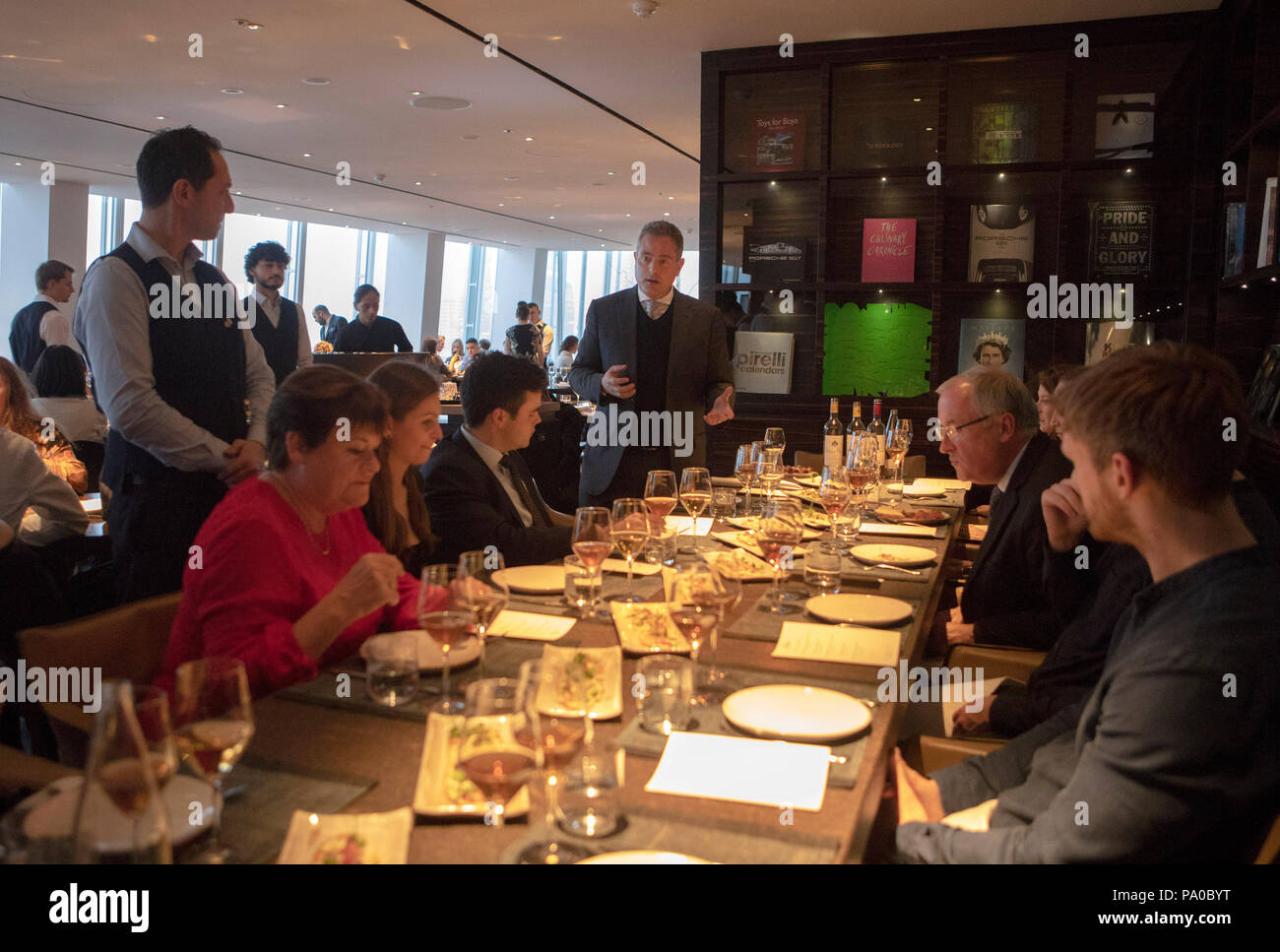 The oblix restaurant at the shard hi-res stock photography and images ...