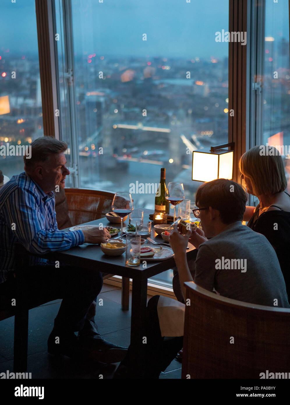 The oblix restaurant at the shard hi-res stock photography and images ...