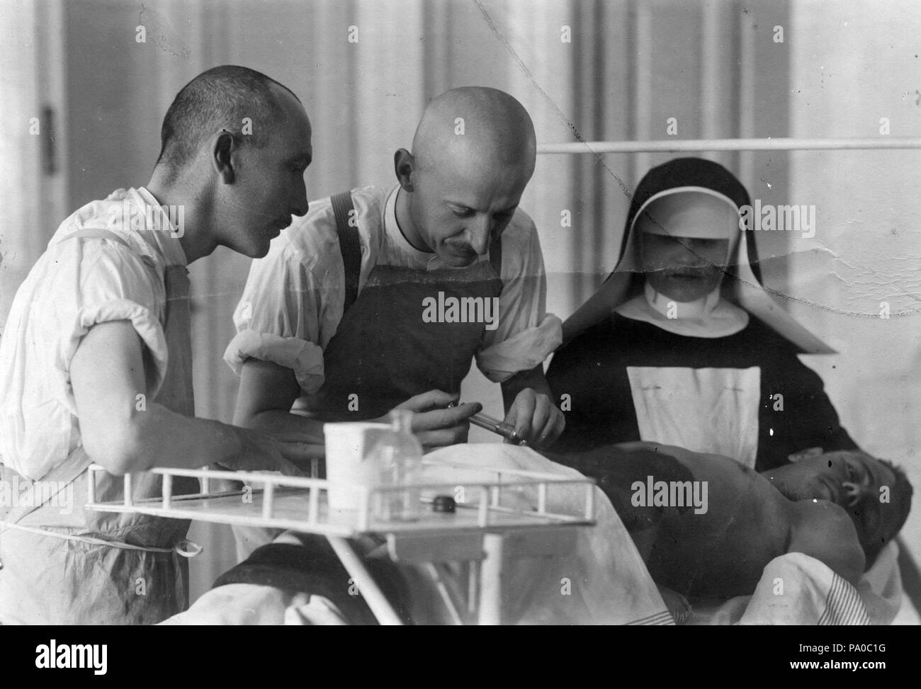 652 First World War, medical institution, healing, surgery, nun, doctor ...