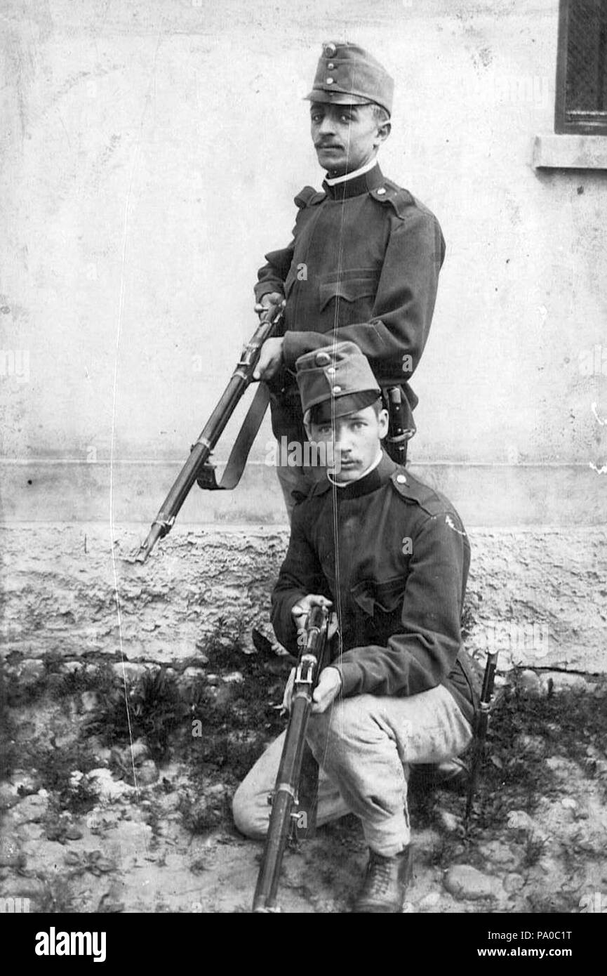 652 First World War, men, uniform, weapon, posture, yard, gun Fortepan ...