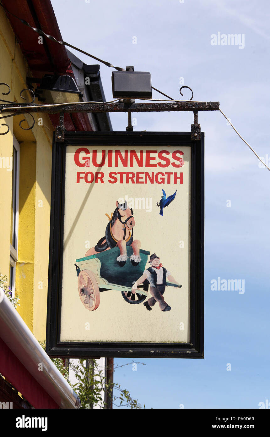 Old guinness sign hi-res stock photography and images - Alamy