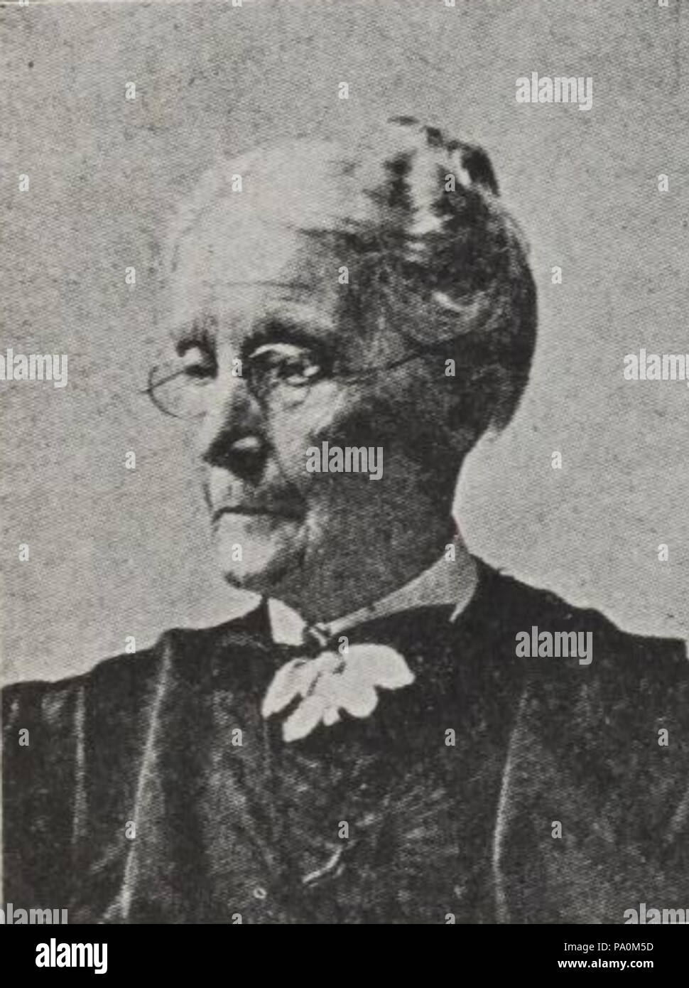 Portraits warren hi-res stock photography and images - Alamy