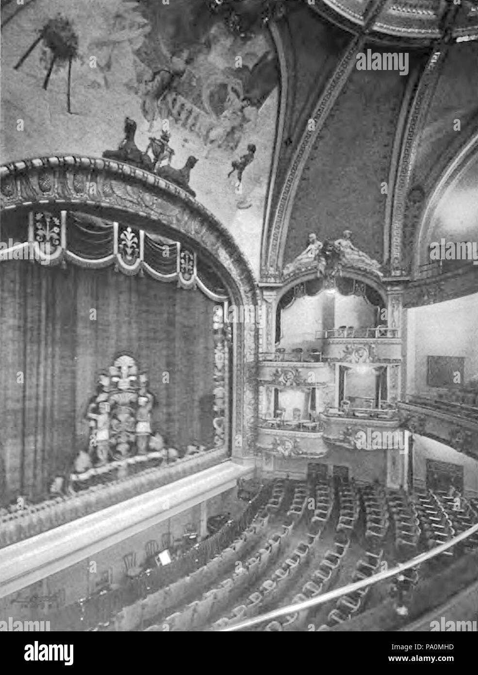 Broadway new york theatre interior hi-res stock photography and images ...