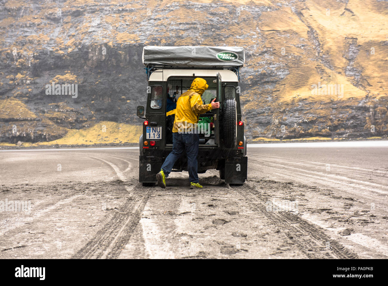 Man behind 4x4 car in natural setting hi-res stock photography and ...