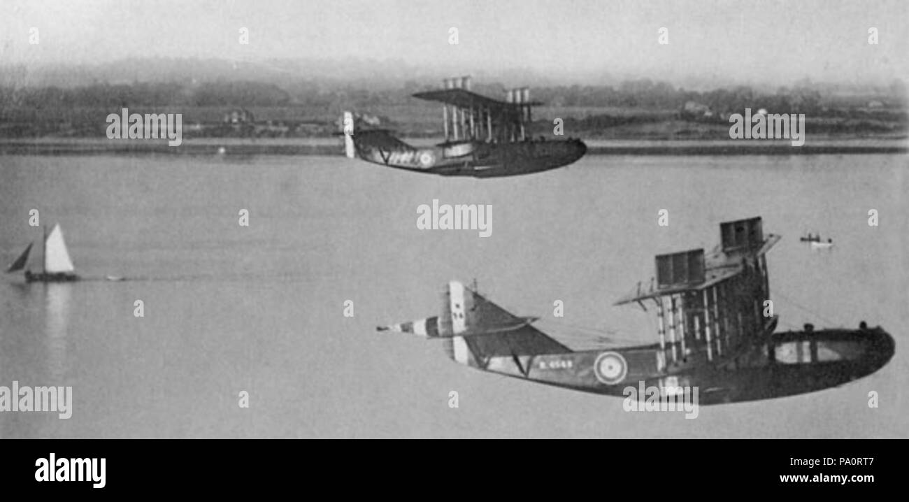 . English: Photograph of Felixstowe F5 flying boats in flight . circa ...