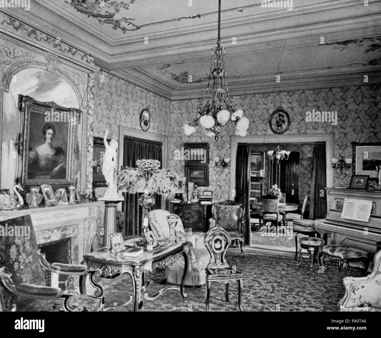 Drawing room suite hi-res stock photography and images - Alamy