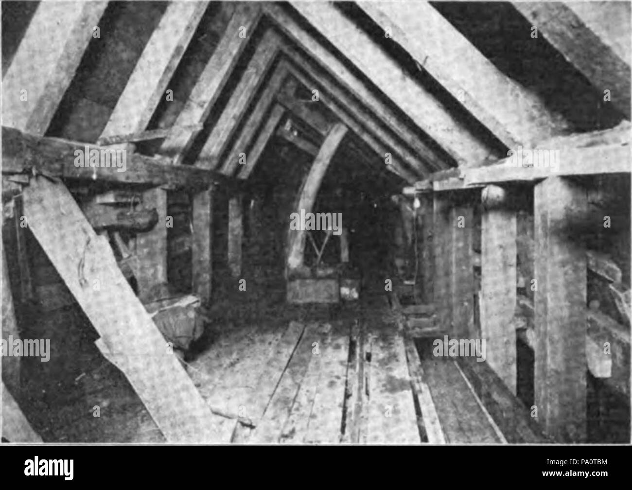 646 Fig 05 - West Spring Line Level, Showing Haunch Stock Photo - Alamy